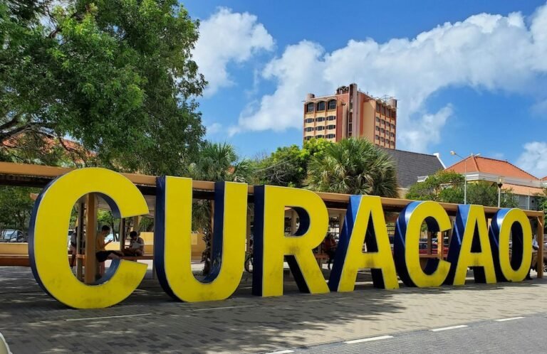 A Comprehensive Guide to Visiting Curaçao Island in the Caribbean ...