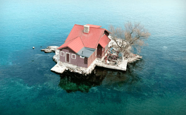 Exploring the 12 Smallest Islands Around the World - Isle Keys