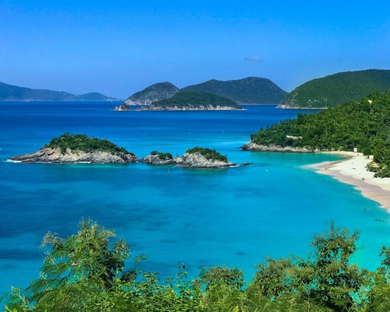 10 of the Best Islands to Visit From Around the World - Isle Keys