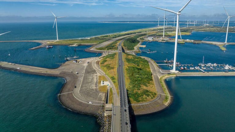 12 Most Incredible Artificial Islands in the World - Isle Keys